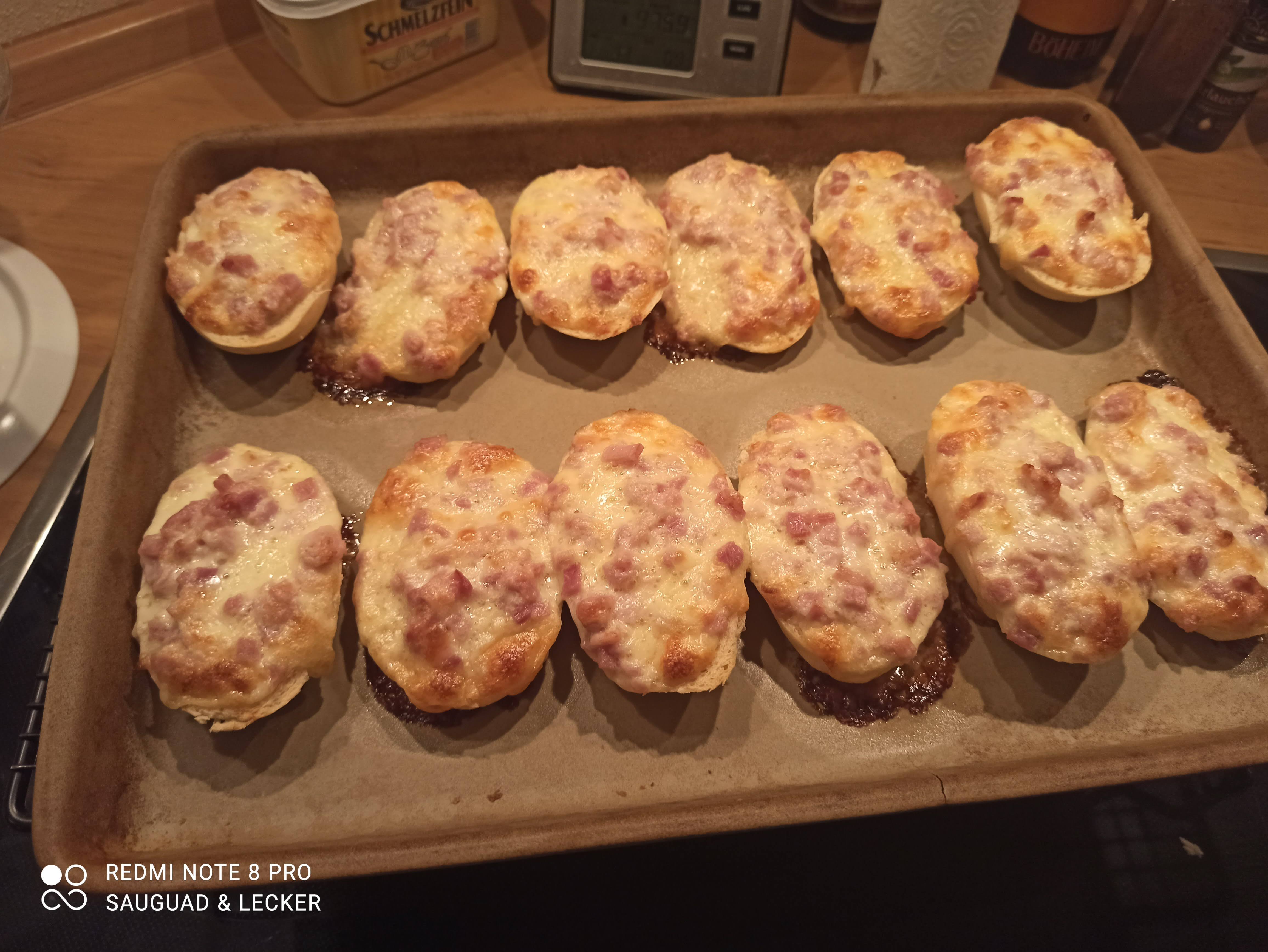 Pizzasemmeln auf der Stoneware | Beate Sing - sauguad und lecker mit ...